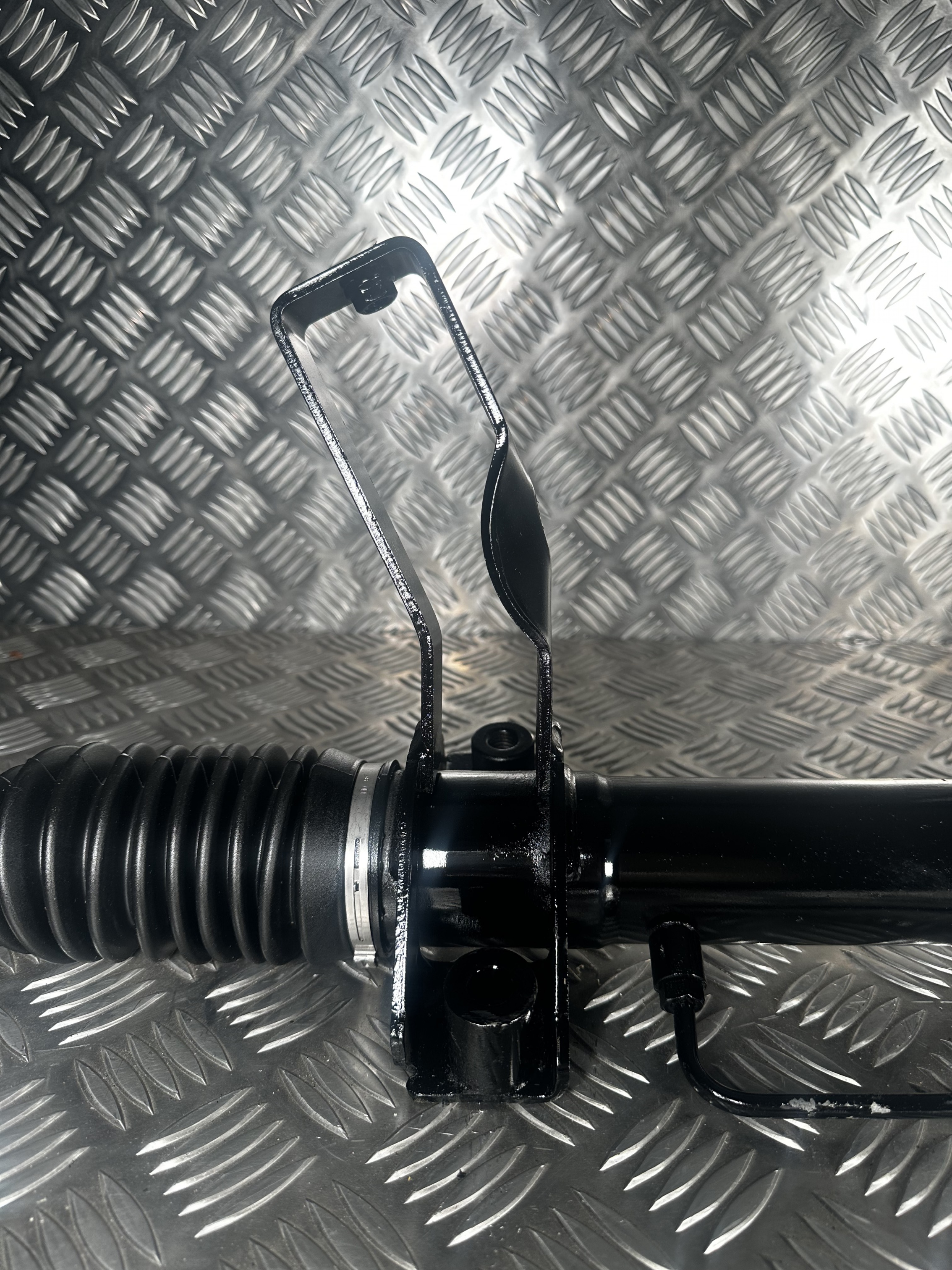 Renault Master MK3 steering rack with bracket | Western Power Steering